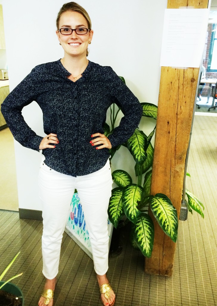 5 Power Poses to Hold Before Speaking to Improve Confidence on Stage ...